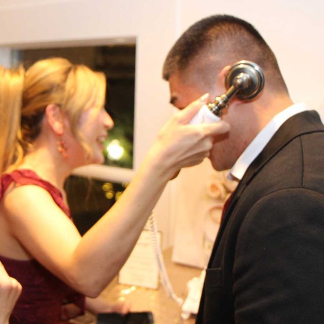 Crafting the Perfect Greeting for Your Audio Guestbook – Magnisimo